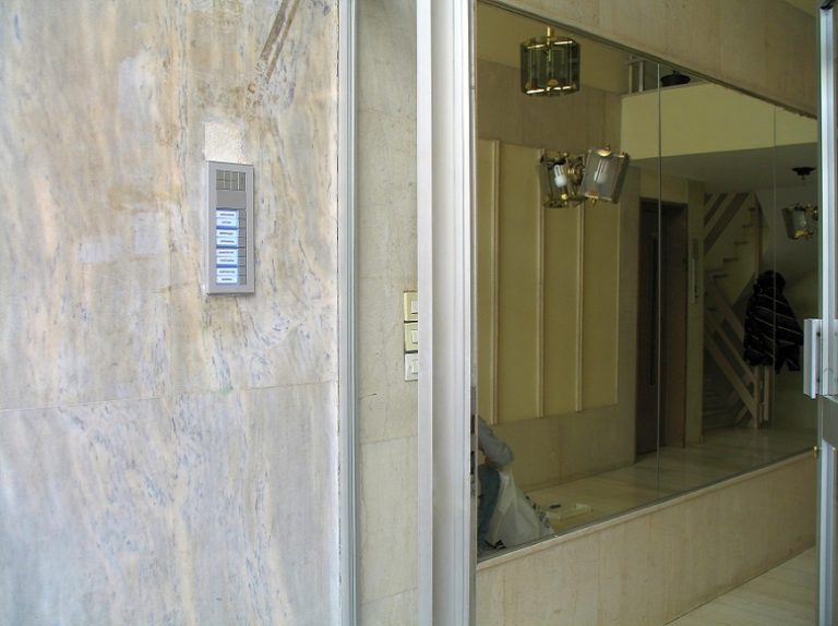 Αντικατασταση θυροτηλεφωνου με θυροτηλεοραση